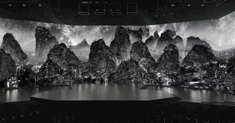 杨泳梁－水墨数字艺术《夜游记二》 公共空间艺术设计网 公共艺术 艺术装置 水墨 青 花