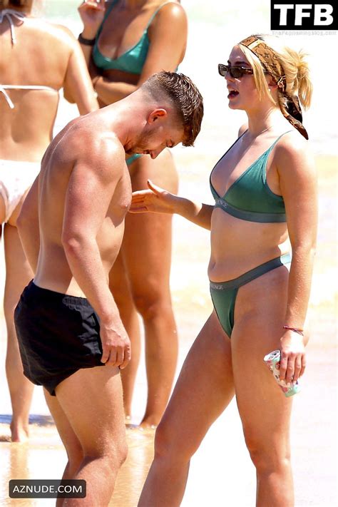 Missy Keating Sexy Shows Off Her Attractive Curves In A Green Bikini At Bondi Beach In Sydney