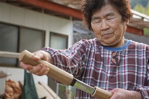 밀리터리 커뮤니티에서 인기 많으신 할머니