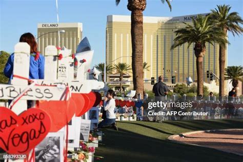 Mandalay Bay Shooting Photos And Premium High Res Pictures Getty Images
