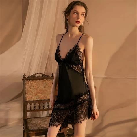 Đầm Ngủ Sexy Với Hoạ Tiết Ren Quyến Rũ
