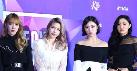 마마무 오늘 드레스코드는 블랙앤 화이트서가대