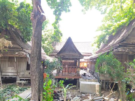 วัดมณีบรรพตวรวิหาร เป็นวัดที่สร้างขึ้นในสมัยปลายกรุงศรีอยุทธยา และมีโบราณสถาน โบราณวัตถุมากมาย