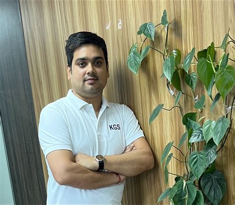 Hitesh Mishra On Linkedin ना घमंड में रहिए ना ग़ुरूर में रहिए बस जिनसे विचार न मिले उनसे दूर रहिए