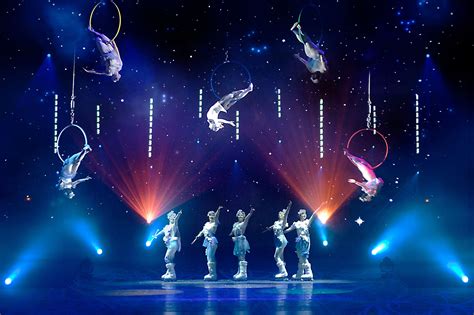 Les Jeux Du Cirque Par Les Étoiles Du Cirque De PÉkin