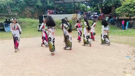 අකුරැස්ස මහ විදුහලේ පැටව් ටිකත් එක්ක විදුහල්පති තුමා 🧡 ඒක හරිම ලස්සන වැඩක් 🫶 අකුරැස්ස මහ