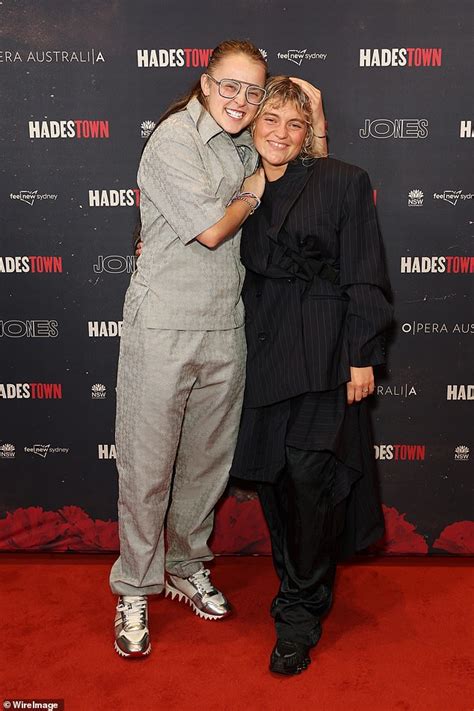 Jojo Siwaとkath Ebbs Ebbs Steamty Red Carpet Debutでショーを盗みます！ 為替レート予測