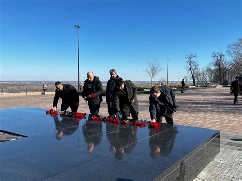 Цветы к Вечному огню возложили в рамках тура премии «СВОИМ Информационное агентство «Время Н