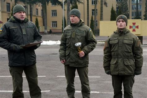 Анекдот дня: до командира військової частини приходить дружина офіцера ...