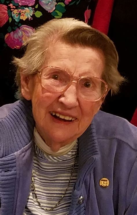 Amy Pouloss Instagram Twitter And Facebook On Idcrawl