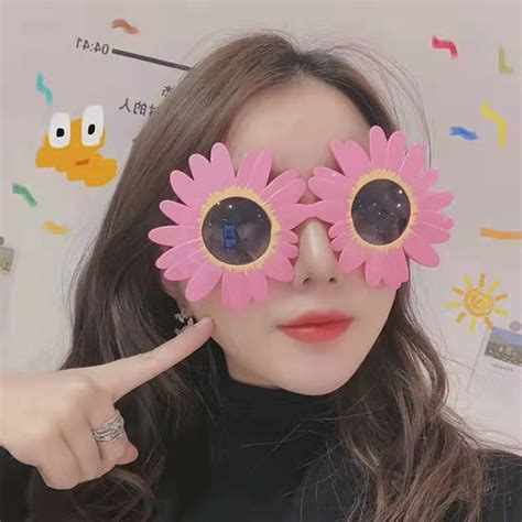 ปาร์ตี้ แว่นตา ลายดอกทานตะวัน ดอกเดซี่ แว่นตาบาร์ดิสโก้ แว่นตาเรืองแสง มีหลอดไฟ Led Shopee