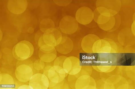 노란색 골드 컬러 추상 Bokeh 반짝이 빛 배경입니다 배경 및 벽지 템플릿을 위한 디 포커 서클 스파클 효과 매력적인 마술 장식 0명에 대한 스톡 사진 및 기타 이미지