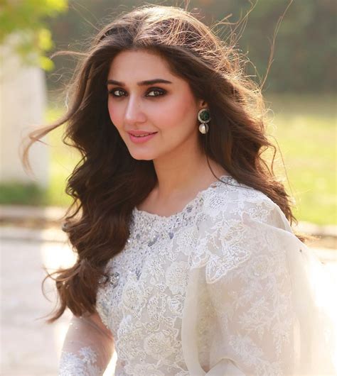 Dur E Fishan Glows In A Pearl White Attire Lens