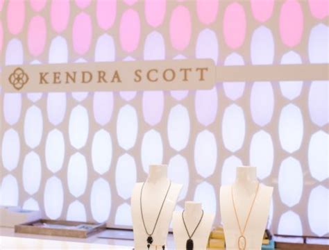 Kendra Scott Color Bar Lavin Label