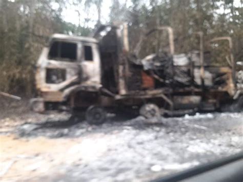 Dvb အကြမ်းဖက်စစ်တပ်အတွက် ရိက္ခာတင်ကားနှင့် လောင်စာဆီတင်ကား မီးရှို့ခံရ