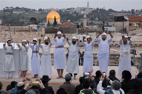 Jerusalem Hundreds Reenact Passover Celebrations In Jerusalem