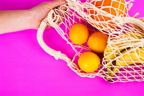 매우 페리 배경 위에 유기농 과일과 음식이있는 캔버스 면 쇼핑 에코 친화적 인 가방 제로 폐기물 플라스틱 무료 개념에 대한 스톡 사진 및 기타 이미지 Istock