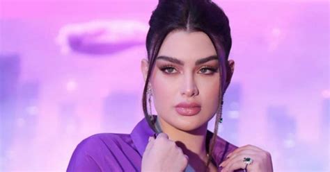 روان بن حسين تخطـ ـف الأنظار بإطلالة براقة بالذهبي بعيد ميلادها