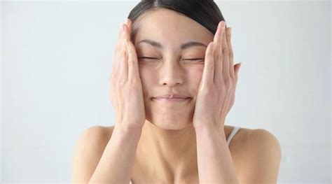From Coconut Oil To Oatmeal Baths Remedies To Cure Dry Skin This