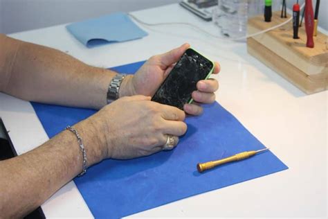 Iphone Screen Repair Costs 2025 Guide Gadgetmates