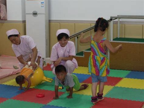 脑瘫训练手足徐动型脑瘫俯卧位训练