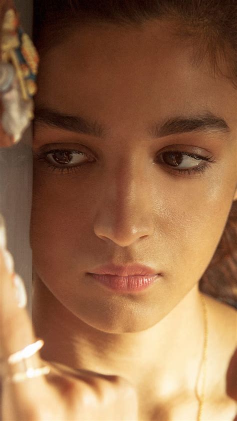 Alia Bhatt Thinking Celebrity Bollywood Indian Actress Bonito