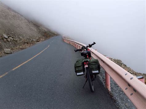 巴郎山骑行巴郎山巴郎山图片大山谷图库