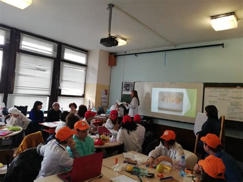 Ученици от ППМГ „Акад Иван Ценов“ на Национално състезание за природни науки Деветокласниците