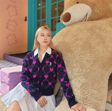 여자 가을 키치룩은 브이넥 니트 가디건 브랜드 엠엘비하트 코디와 인생네컷 포즈면 퍼펙트해 네이버 블로그