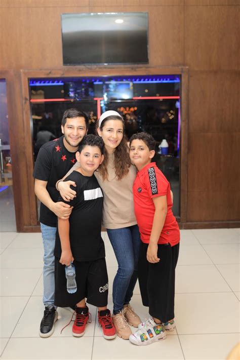 أصالة تدعم ابنها آدم في أغنيته الأولى للكريسماس Et بالعربي