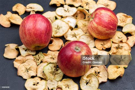말린 사과 신선한 빨간 사과의 맛있는 조각 다이어트 간식 개념에 대한 스톡 사진 및 기타 이미지 개념 건강한 생활방식 건강한 식생활 Istock
