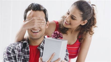 Эрчүүдэд баяраар нь ямар бэлэг өгөх вэ