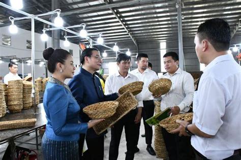 ຜູ້ແທນແຂວງ ຈຳປາສັກ ຢ້ຽມຢາມພື້ນຖານຜະລິດຫັດຖະກຳ ການທ່ອງທ່ຽວ ແຂວງ ດົ່ງຖັບ Updatelaos