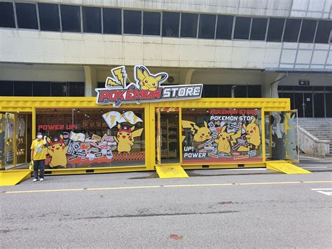 팝업스토어 외관 및 인형전시 포켓몬 에펨코리아