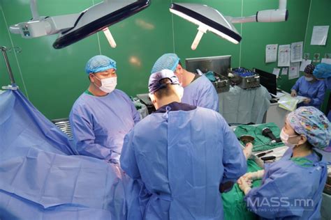 Монголд анх удаа дээд мөчний ясны том хэмжээтэй хавдрын хиймэл үе