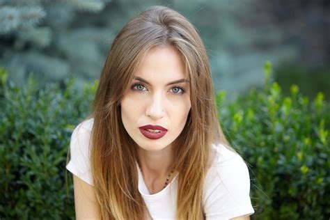 Premium Photo Summer Portrait Of A Beautiful Girl