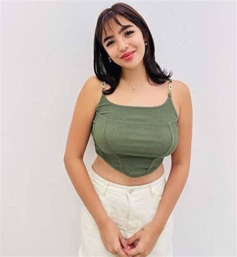 Pinay Teen Star Bursting Out Her Melons R2busty2hide
