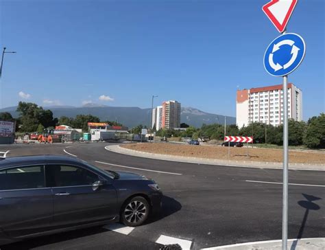 АПИ обяви обществени поръчка за пътни знаци и полагане на маркировка по републиканските пътища