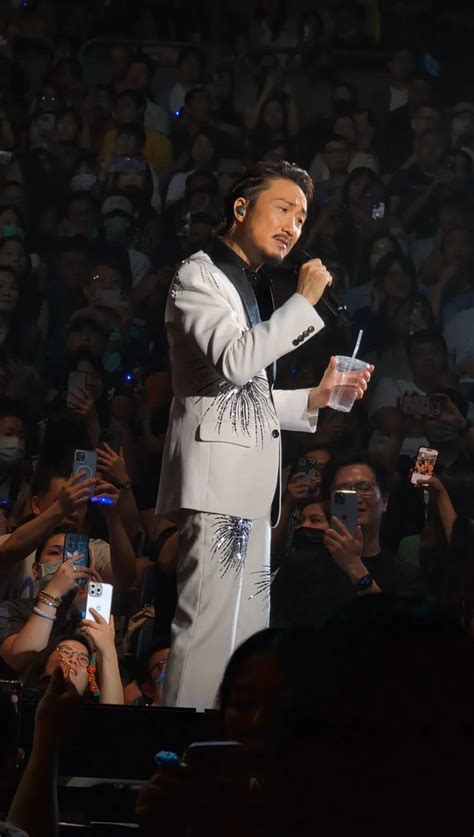 版面上依然是一片基海 很多人說走不出來基的魅力 何不就待著 從07年第一次聽到ronald歌聲就沒走出來過 把 鄭中基 放在我的心