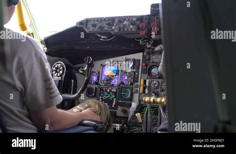Kc 135 Stratotanker Cockpit Pilot Stock Videos And Footage Hd And 4k