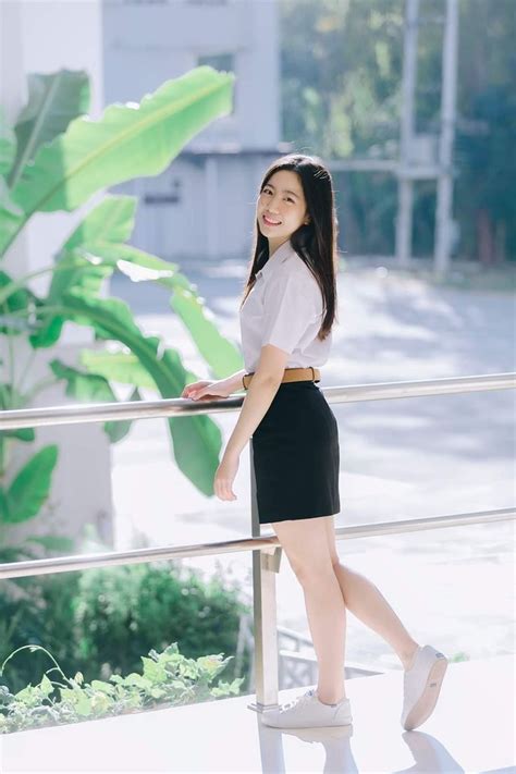 ปักพินโดย L ใน University Thai กระโปรงสั้น สาวมหาลัย สาว ๆ
