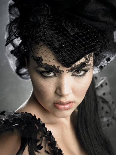 Fashion Gallery Vania Baileyvania Bailey