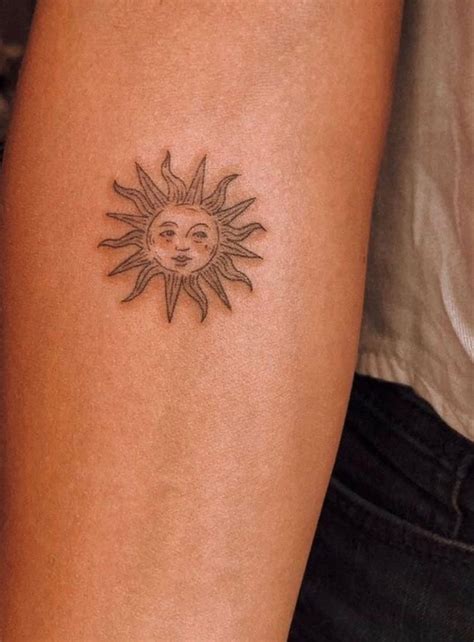 Pin Von シ Auf Tats Sonnen Tattoo Tätowierungen Kleine Tattoo Ideen