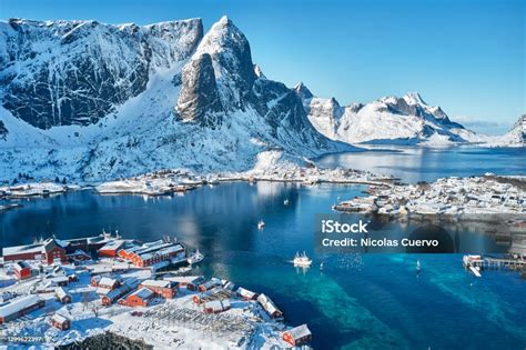 Encantador Pueblo De Pescadores Típico En Reine Islas Lofoten Noruega