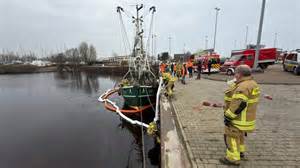 Krabbenkutter In Hooksiel Behörden Reagieren Auf Ölverschmutzung