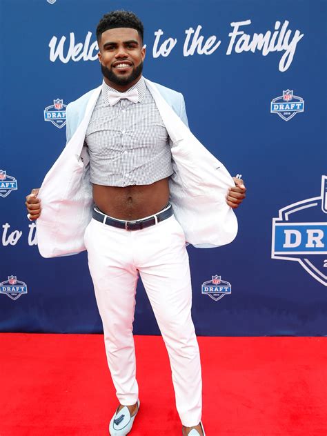 Zeke Elliott Available And No The Den