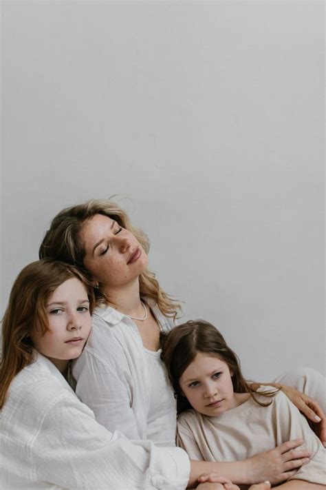 Идея для фотосессии Мама с дочками Фотосессия Семейные фотосессии Семейные портреты