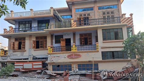 미얀마 여진 속 필사의 맨손 구조활동…국제사회 지원 속도 나무뉴스