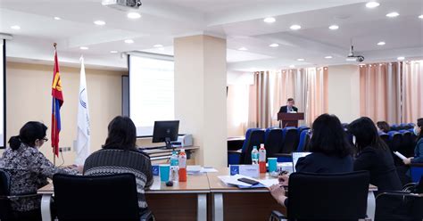 БМҮИЗ ийн докторын хөтөлбөрийн урьдчилсан магадлан итгэмжлэлийн шинжээчийн баг ХИС дээр ажиллаж