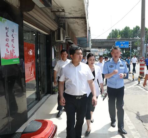 向不文明行为说“不”！胡俊峰召开扬子洲地区交通文明出行现场调度会澎湃号·政务澎湃新闻 The Paper